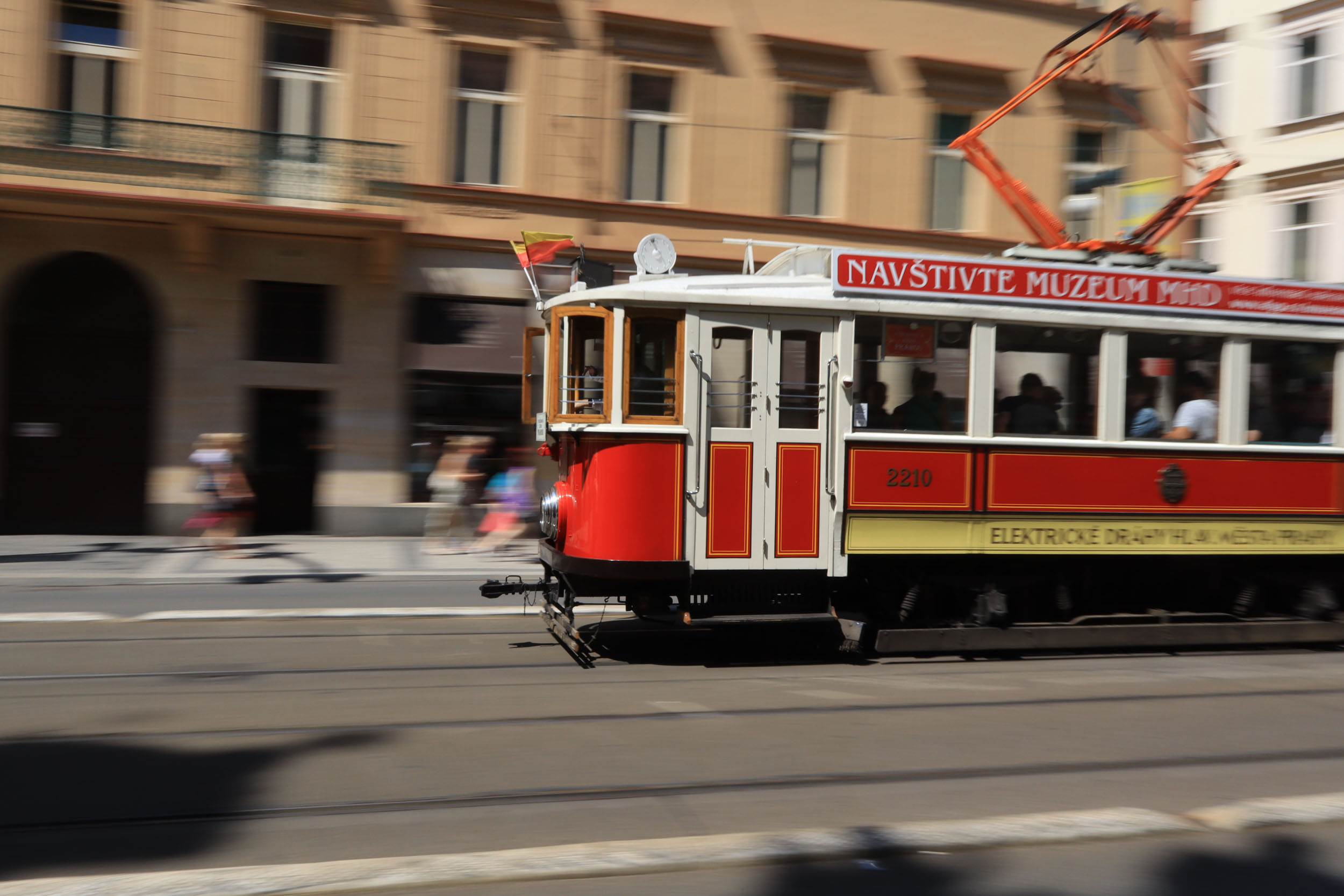 Canon R100 - co umí nejlevnější bezzrcadlovka (recenze) - FotoGuru.cz